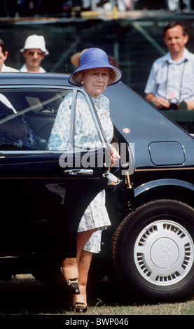 BETTY KENWARD (OF JENNIFER'S DIARY, HARPERS & QUEEN) ATTENDING BURGHLEY ...