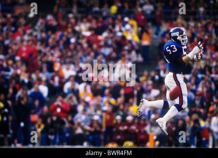 Harry Carson, New York Giants defensive linebacker during an NFL game ...