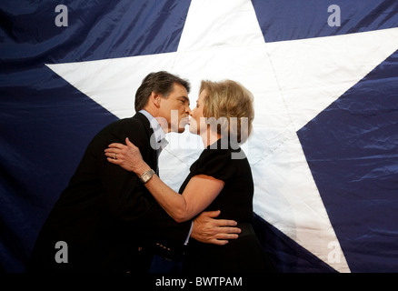 Texas Governor Rick Perry kisses his wife Anita after taking the oath ...
