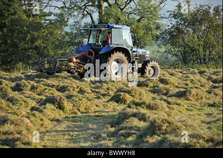 silage New Holland tedding tractor grass bales Vicon farm farms farming ...