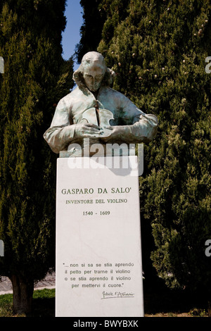 Statue of Gasparo da Salò, violin inventor, Salò on Lake Garda, Italy ...