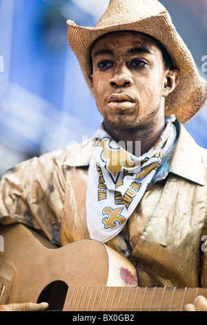 Men painted in gold/silver perform for tips on Bourbon Street in New ...