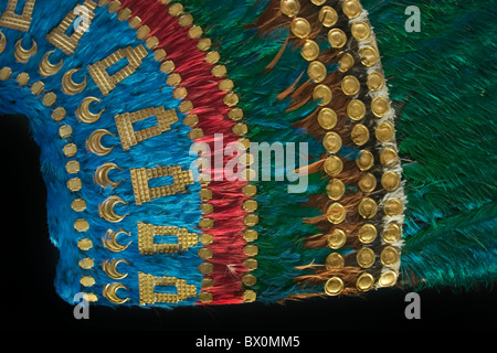 Aztec or Mexica Headdress of Quetzal Feathers in the National Museum of ...