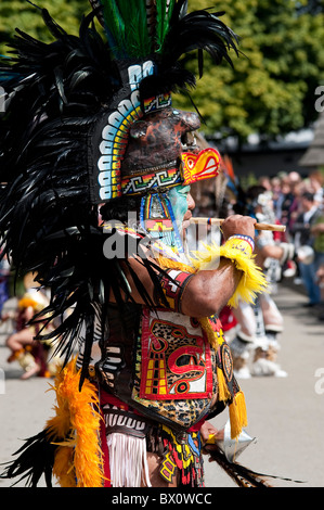 Aztec Dancer performing a traditional dance Stock Photo - Alamy