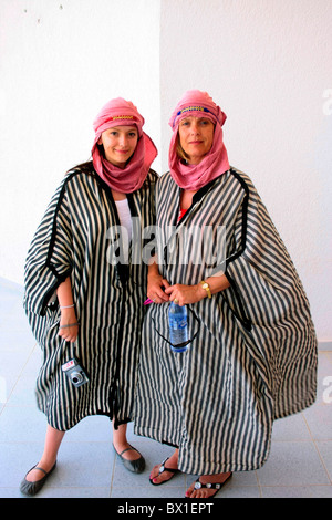 Sahara Tunisia Berber Family In The Desert Stock Photo - Alamy