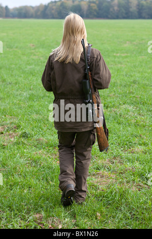 Huntress hunting preserve Stock Photo - Alamy