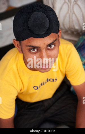 a Sikh looking down, Golden Temple, Amritsar, Punjab, India Stock Photo ...