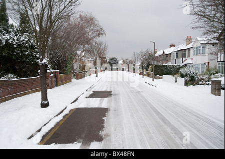 Snowfall, London suburb, 2 December 2010 Stock Photo - Alamy