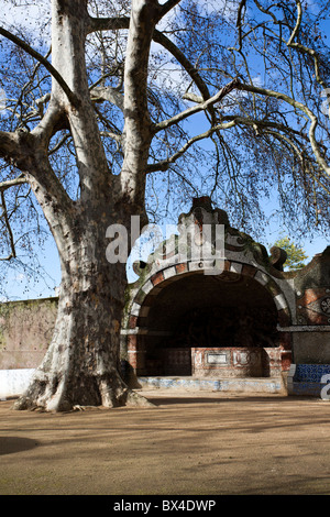 Fountain in Quinta da Fidalga (Fidalga Palace and Gardens). Seixal ...