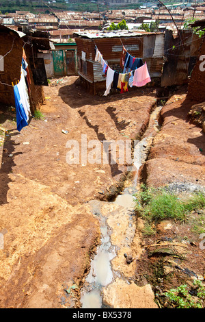 KENYA, Nairobi, Kibera slum, sewage canal / KENIA, Nairobi, Slum Kibera ...