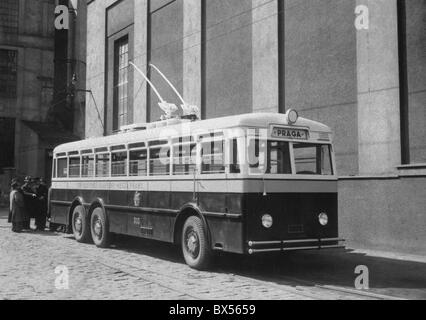 Czechoslovakia 1936, bus powered by electricity, "trolleybus" in Prague ...
