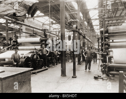 Textile worker early 1900s Stock Photo: 58165109 - Alamy