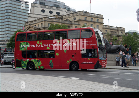 An Alexander Dennis Enviro 400H hybrid bus passes by Trafalgar Square ...