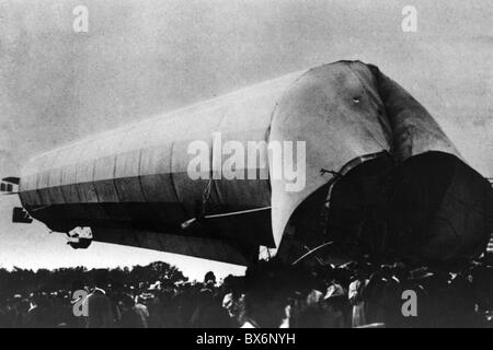 Zeppelin LZ 5 at Goeppingen, Germany, 1909 Stock Photo - Alamy