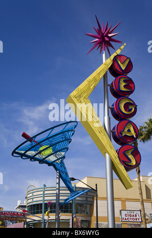 Las Vegas, Nevada. Oscar’s Neon Martini Glass and Vegas neon signs ...