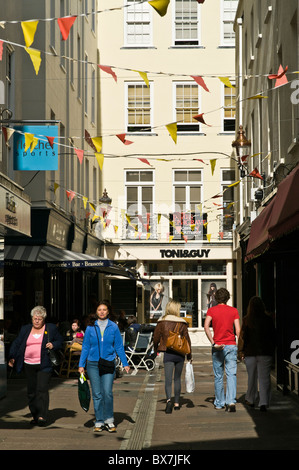 dh High Street ST PETER PORT GUERNSEY Shoppers in St Peter Ports main ...