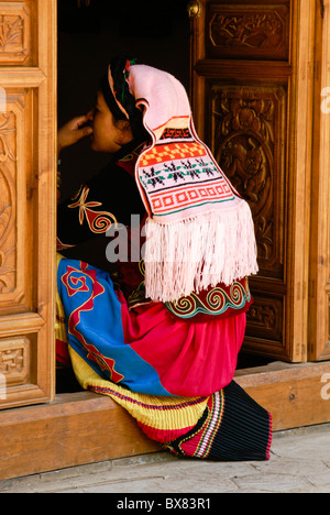 Yi woman sitting in doorway, Shaxi, Jiangsu, China Stock Photo - Alamy