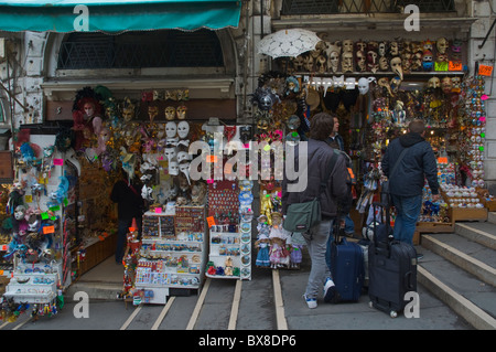 Shops on the Rialto Bridge, Venice, UNESCO World Heritage Site, Veneto ...