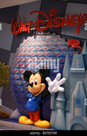 Mickey Mouse greets children in the pediatric area of the Hospital ...