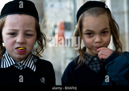 A cute Jewish Orthodox boy in Mea Shearim neighborhood , Jerusalem ...
