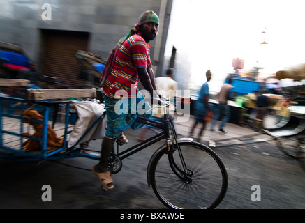 Rickshaw wallah in the streets of Calcutta, Kolkata, West Bengal, India ...
