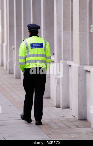 Metropolitan Police Community Support Officer (PCSO) calling for ...