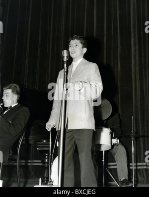 LAURIE LONDON UK pop singer (centre) in 1957 flanked by singers Don ...