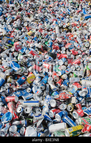 Pile of aluminum cans at recycling plant Stock Photo - Alamy