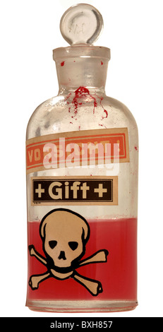 Bottle of poison with skull and crossbones warning sign on label Stock ...