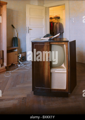 broadcast, television, Grundig TV set 335, picture tube 43 cm, 1955 ...