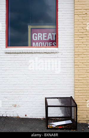 A closed Hollywood Video rental store Stock Photo - Alamy