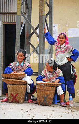 Yi hill tribe ethnic minority lady in Yuanyang, Yunnan Province, China ...