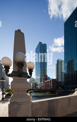 view of skyscrapers along Wacker Drive, Chicago river Stock Photo - Alamy