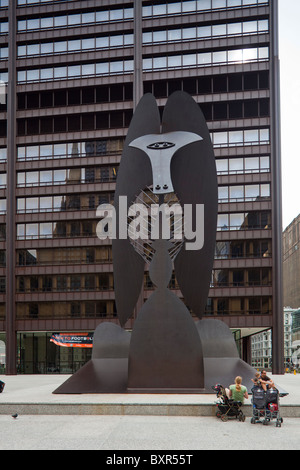PICASSO SCULPTURE (©PABLO PICASSO 1967) DALEY PLAZA CHICAGO ILLINOIS ...
