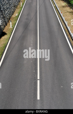 dual carriageway with white stripes and black asphalt Stock Photo - Alamy