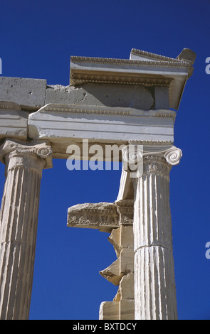 detail of roof of parthenon, athens , greece Stock Photo - Alamy