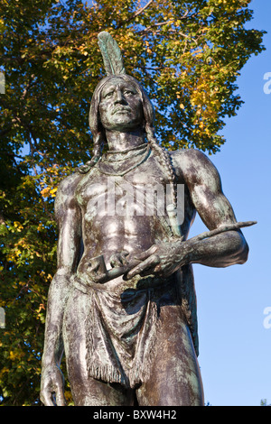 Massasoit Statue Native American Indian sculpture in Plymouth ...