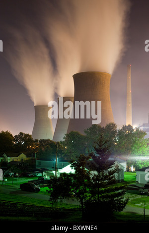 USA, West Virginia, Winfield, John E. Amos Power Plant, a coal-fired ...