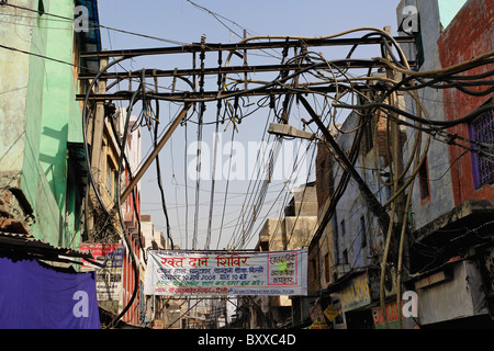 Electrical wiring in Delhi,India on the street Stock Photo - Alamy