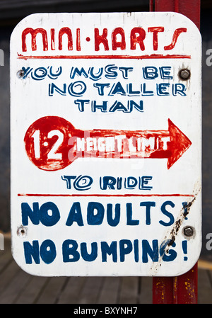 Height limit sign Stock Photo - Alamy