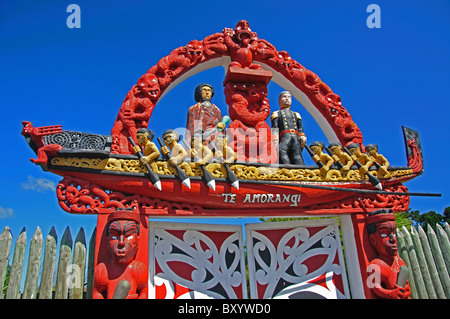 Maori carvings on gate, Nga Hau E Wha National Marae, Pages Road ...