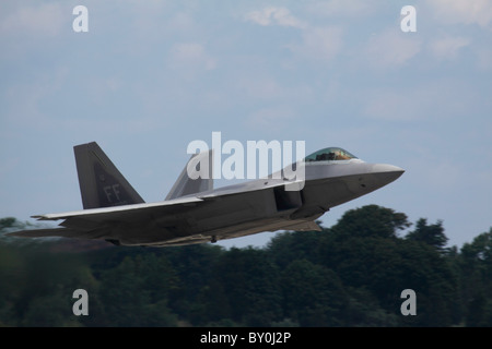 An F-22 Raptor takes off after Raptors from the 3rd Wing and 477th ...
