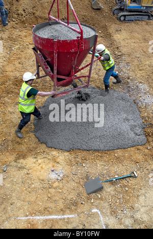Concrete bucket for pouring concrete. Concrete funnel skip for aiming ...