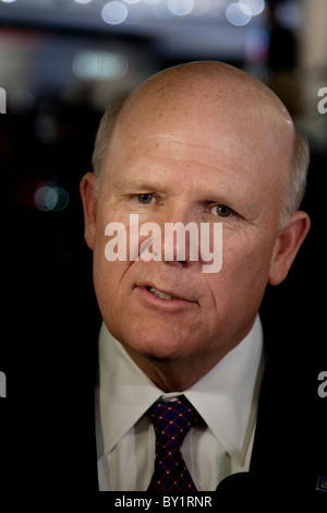 General Motors Chief Executive Officer Richard Wagoner gathers his ...