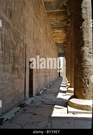 Ancient Egyptian temples Along the Nile Stock Photo - Alamy