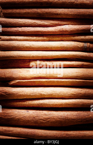 Texture image cinnamon sticks Stock Photo - Alamy