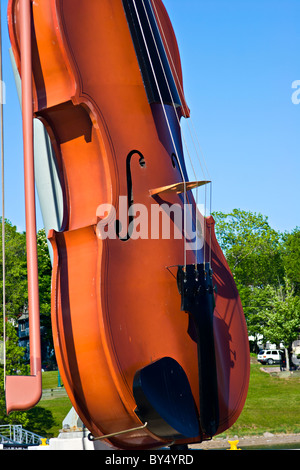 Largest Ceilidh Fiddle in the World located at Sydney waterfront ...