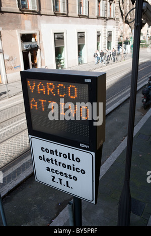 Access to the ZTL (limited traffic zone) in Rome Stock Photo - Alamy