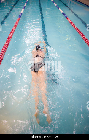 Woman doing laps in swimming pool Stock Photo - Alamy