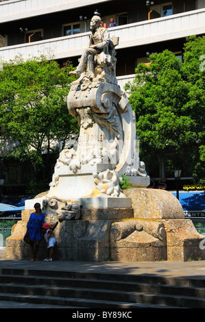Monument to Serafi Pitarra (Frederic Soler i Hubert) in Pla del Teatre ...